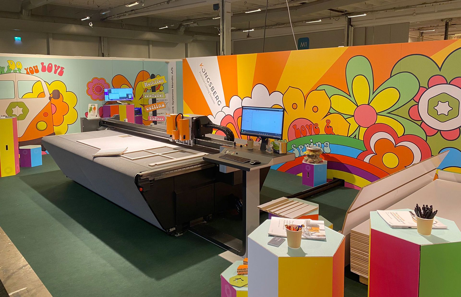 LINKON beursstanden, decors, pop-ups, interieurs & displays uit karton